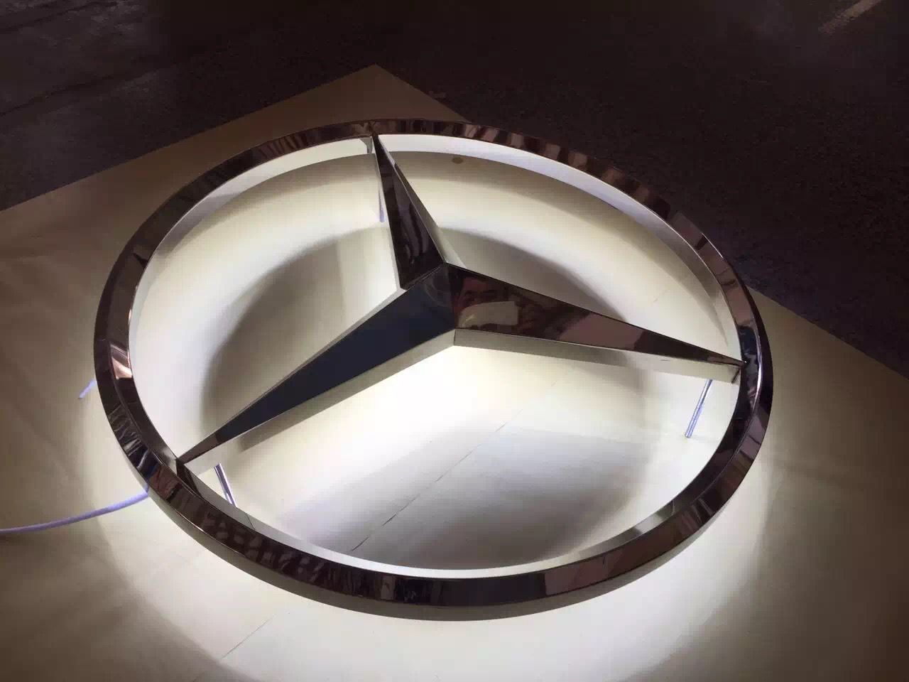 3D Car Logo Illuminated LED Car Logo - IBUYautoparts.com