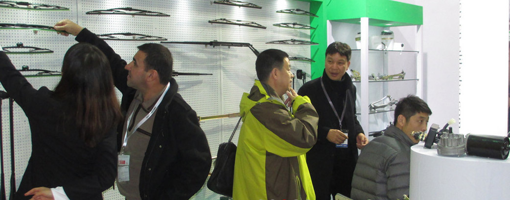 12V/24V Windshield Washer Pump for Europe Truck, Man, Volvo, Benz ...