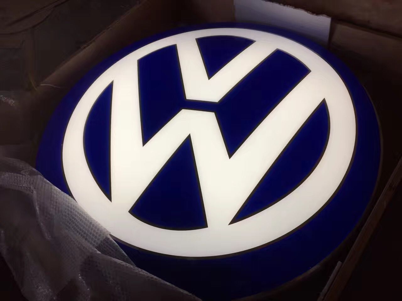 3D Car Logo Illuminated LED Car Logo - IBUYautoparts.com