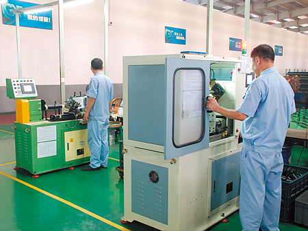 12V/24V Windshield Washer Pump for Europe Truck, Man, Volvo, Benz ...