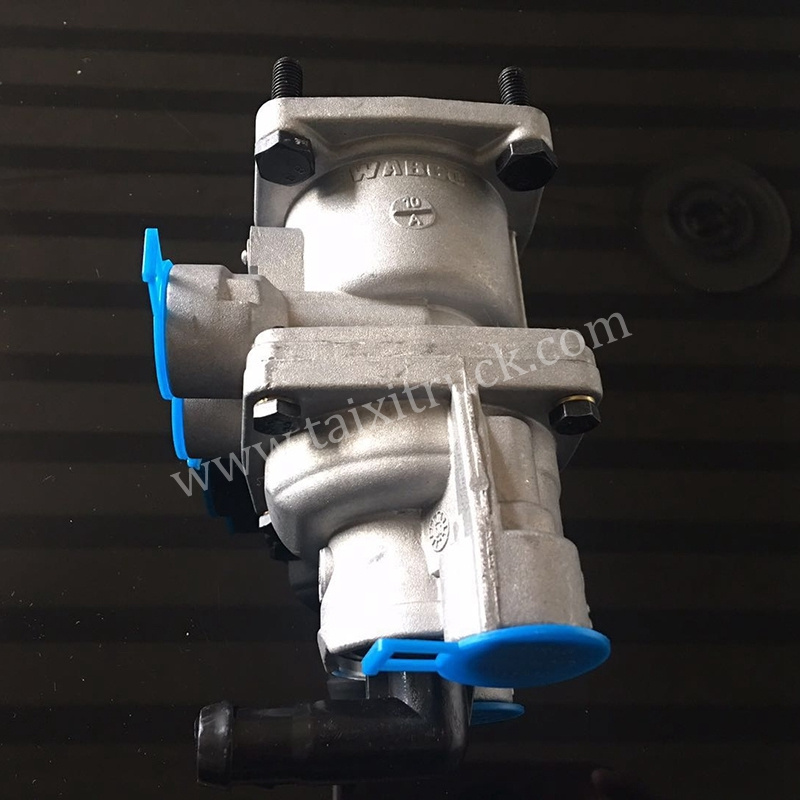 Wg9000360520/1 Foot Brake Valve for HOWO A7 Truck - IBUYautoparts.com